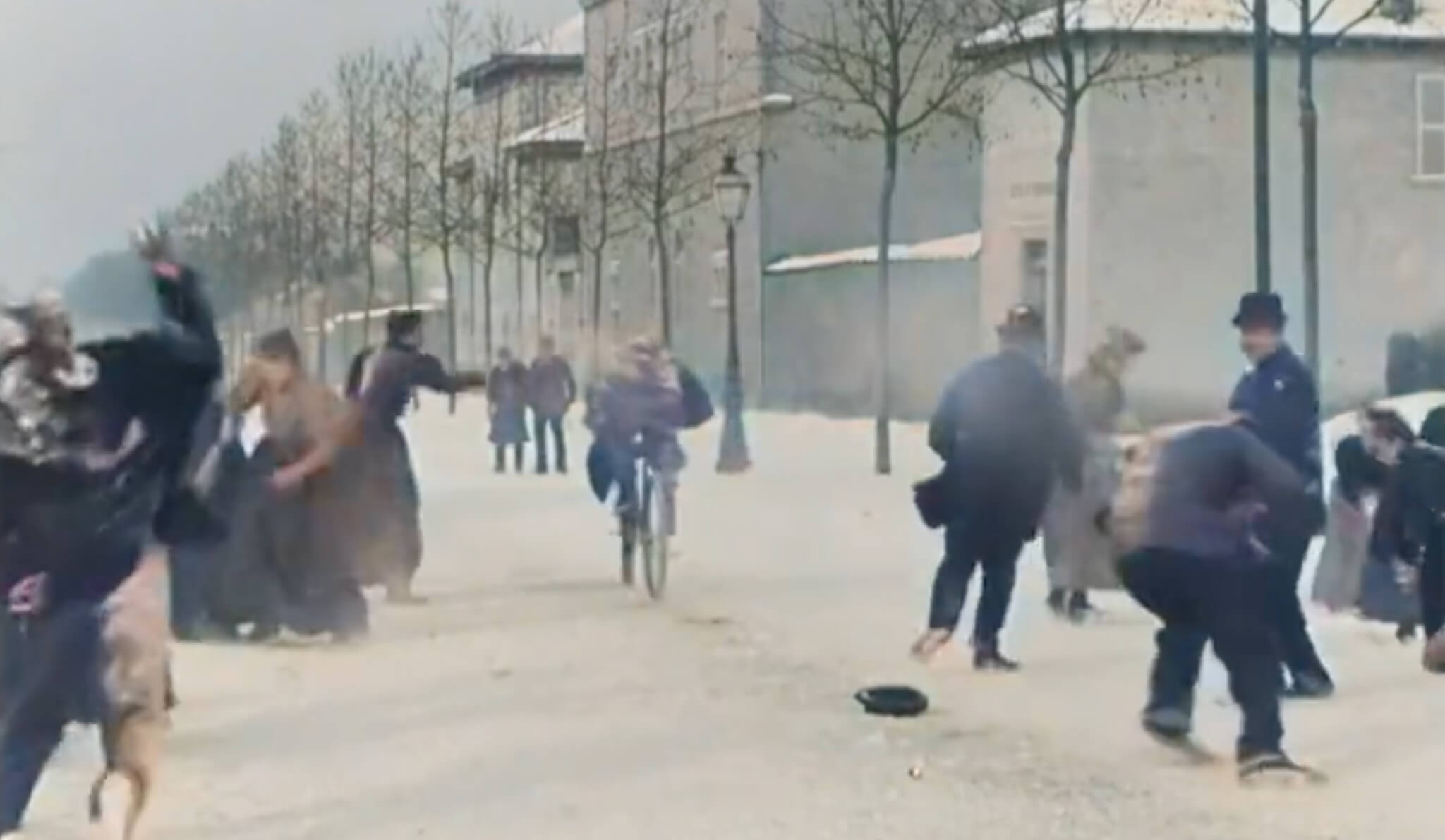¡Bola va! La primera pelea de bolas de nieve capturada en película (y ...