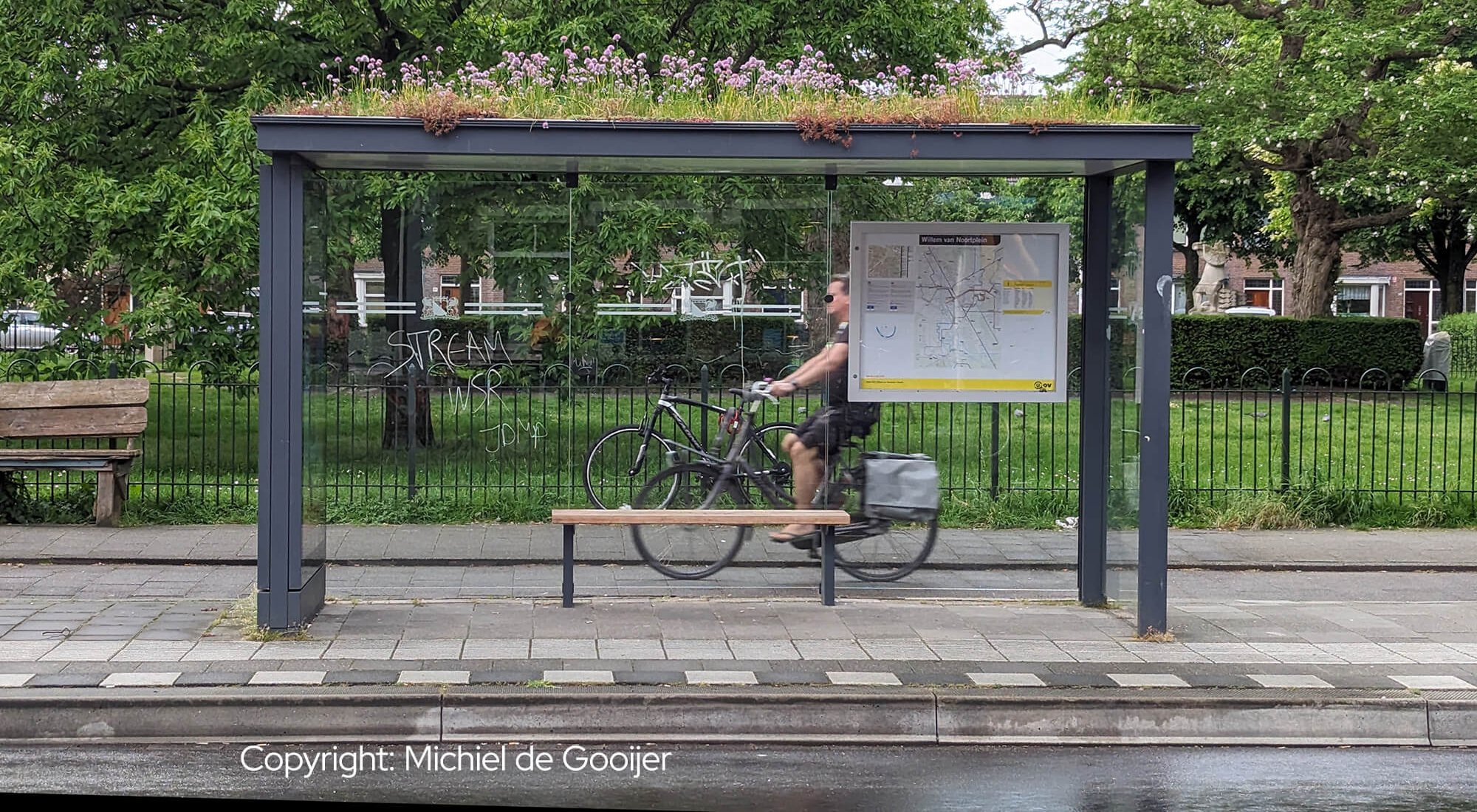 Utrecht Transformeert 316 Bushaltes Met Groene Daken