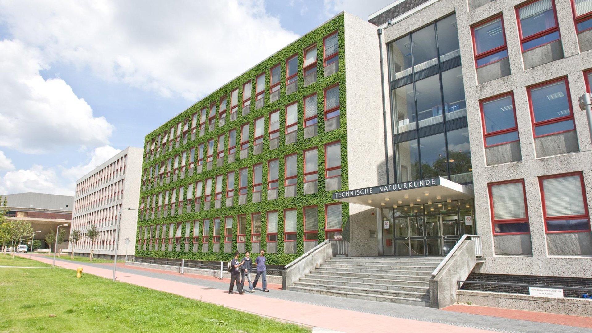 THE POWER OF MOSS: BIO-RECEPTIVE CONCRETE CAN HELP CITIES BREATHE AGAIN ...