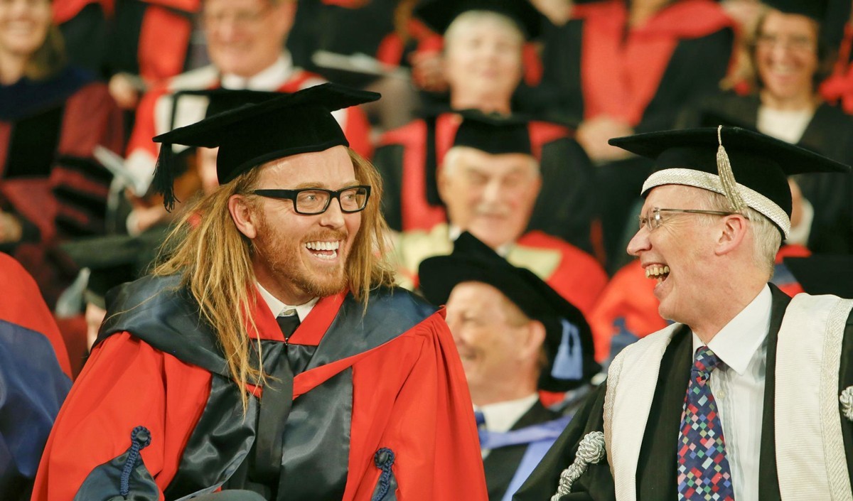 Tim Minchin gives 9 lessons for life - BrightVibes