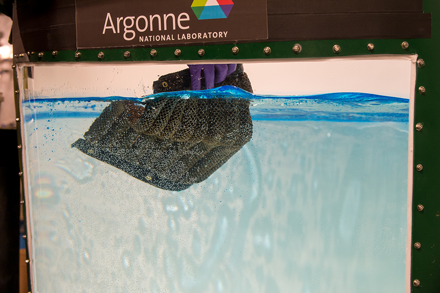 Scientists invent reusable sponge that could revolutionise oil spill ...