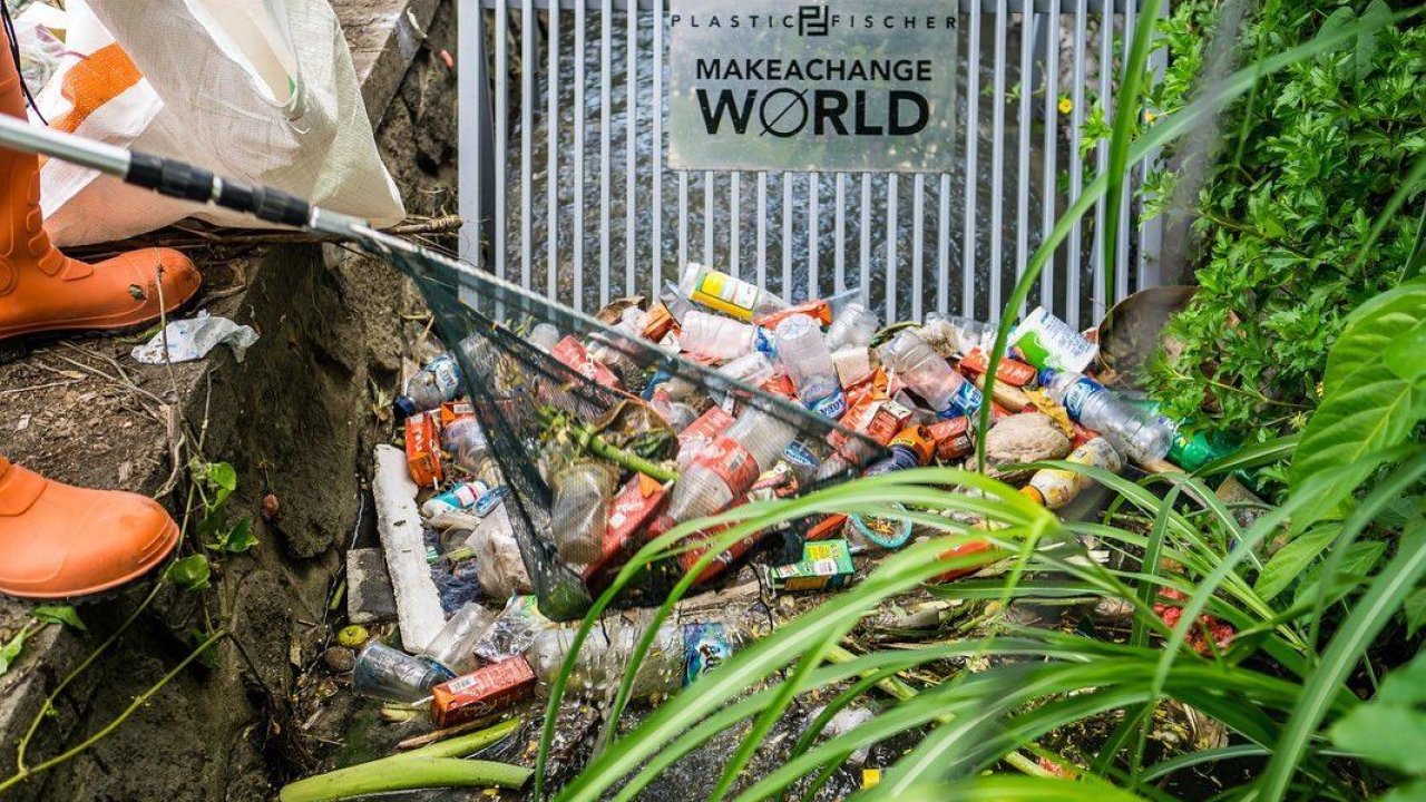 Bali trials trash barriers to protect the ocean and the nation’s ...