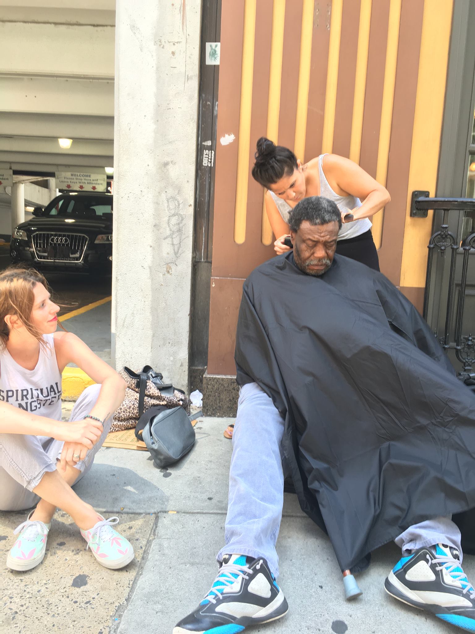 Helping the homeless, one haircut at a time. This is #Phillystreetcuts ...