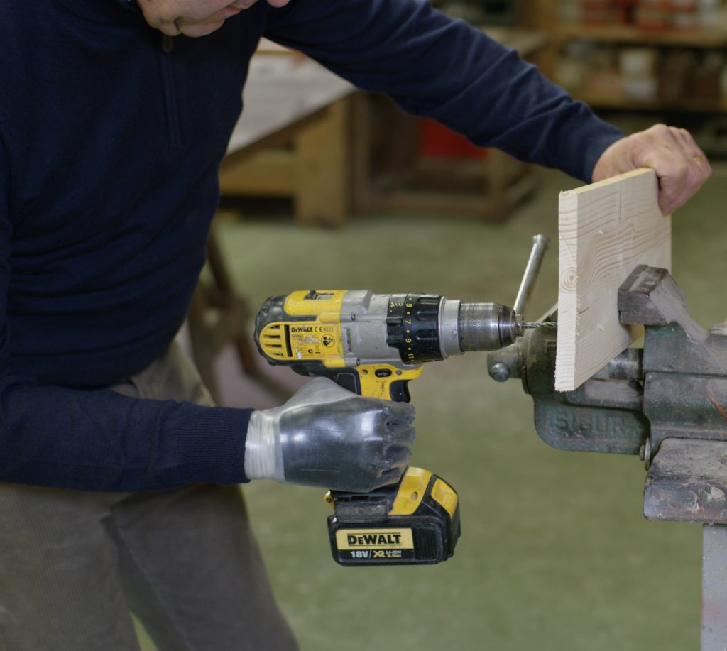 Italian researchers develop biomimetic prosthetic hand uniquely similar ...