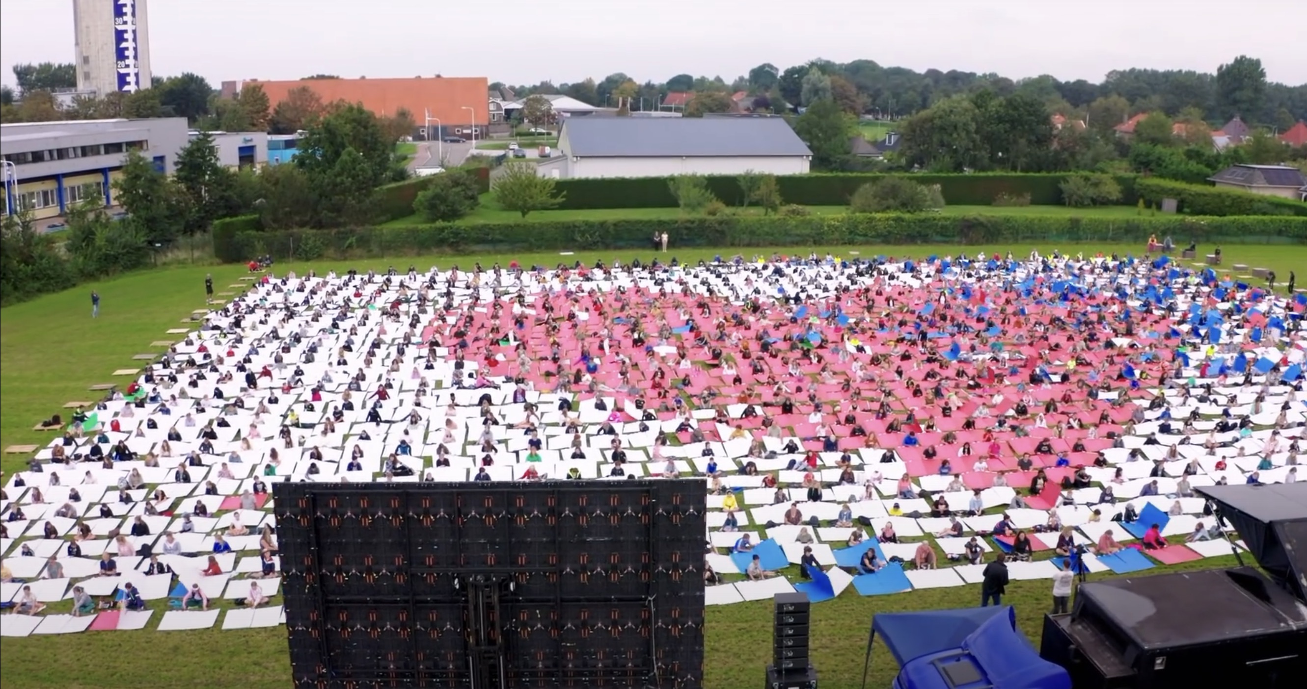World's Largest Living Animation: 1,500 Dutch children convey crucial ...