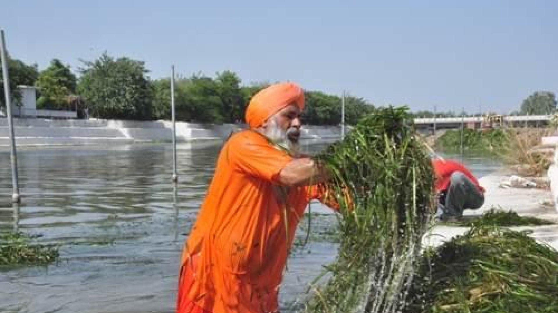 Meet “Eco-Baba”, the Man Who Cleaned Up a 99-mile-Long Sacred River ...