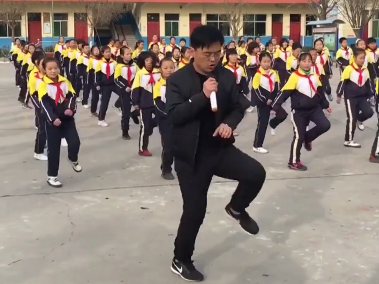 Chinese school principal shuffle dances with students during break ...