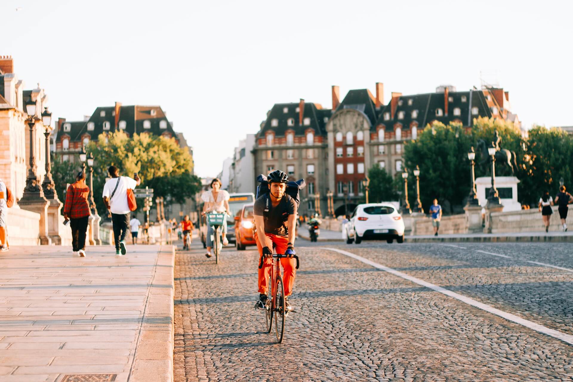 Paris investing €250 million to become a 100% ‘cycling city’ - BrightVibes
