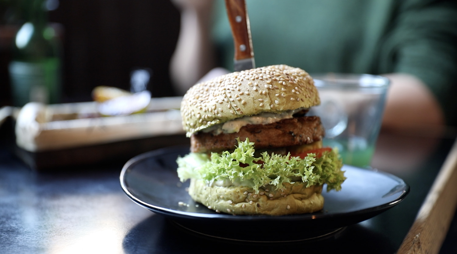 Why The Dutch Weed Burger is the Best Burger for our planet - BrightVibes