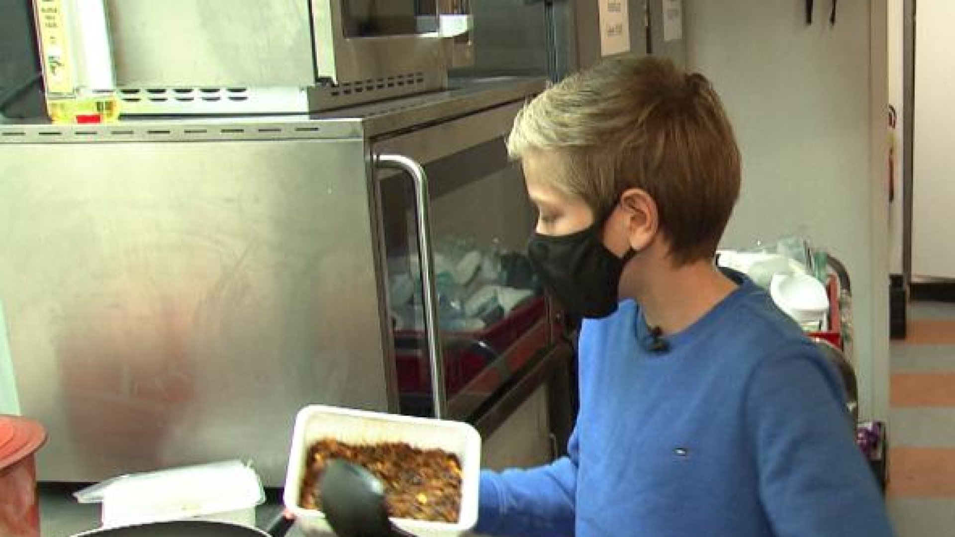 Dutch teen prepares meals for people who are homeless - BrightVibes