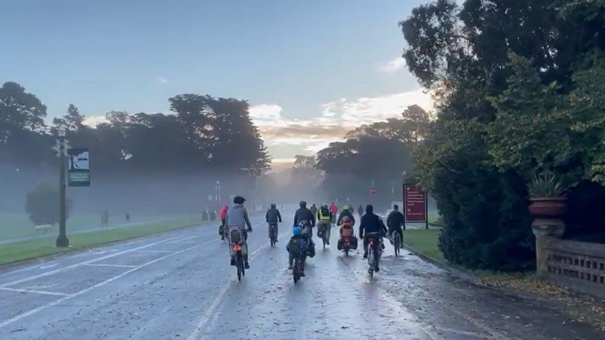 “Bike bus" the safe solution to get more kids cycling to school ...