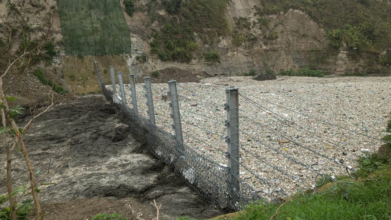 The Ocean Cleanup trials latest Interceptor 006 'Trashfence' in world’s ...