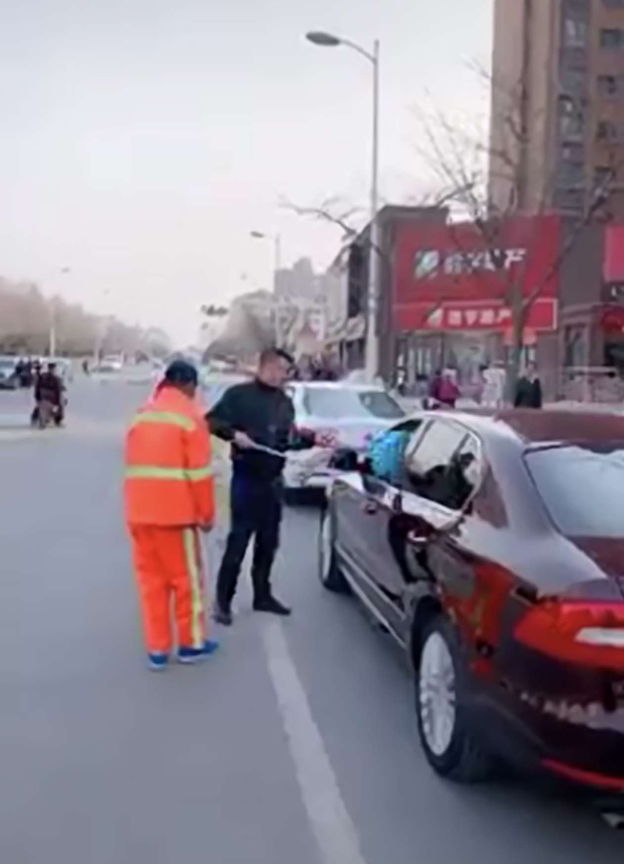Lessons in putting litter where it belongs - BrightVibes