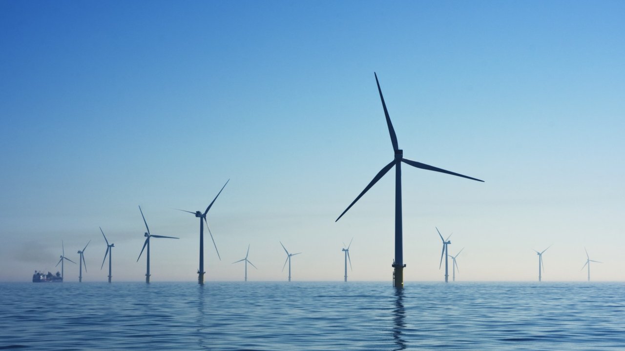 UK offshore wind power now so cheap it could pay money back to ...