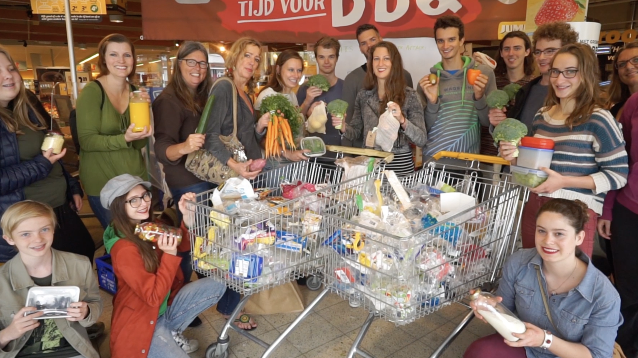 Plastic Attack! Protesting shoppers dump excess plastic packaging at ...