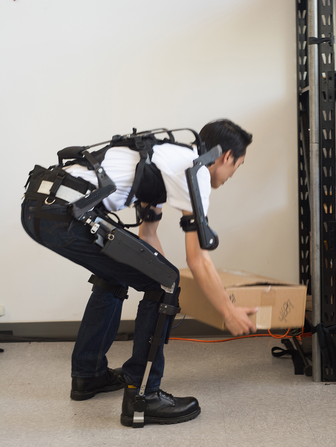 'Robot suit' allows disabled people to walk and gives workers ...