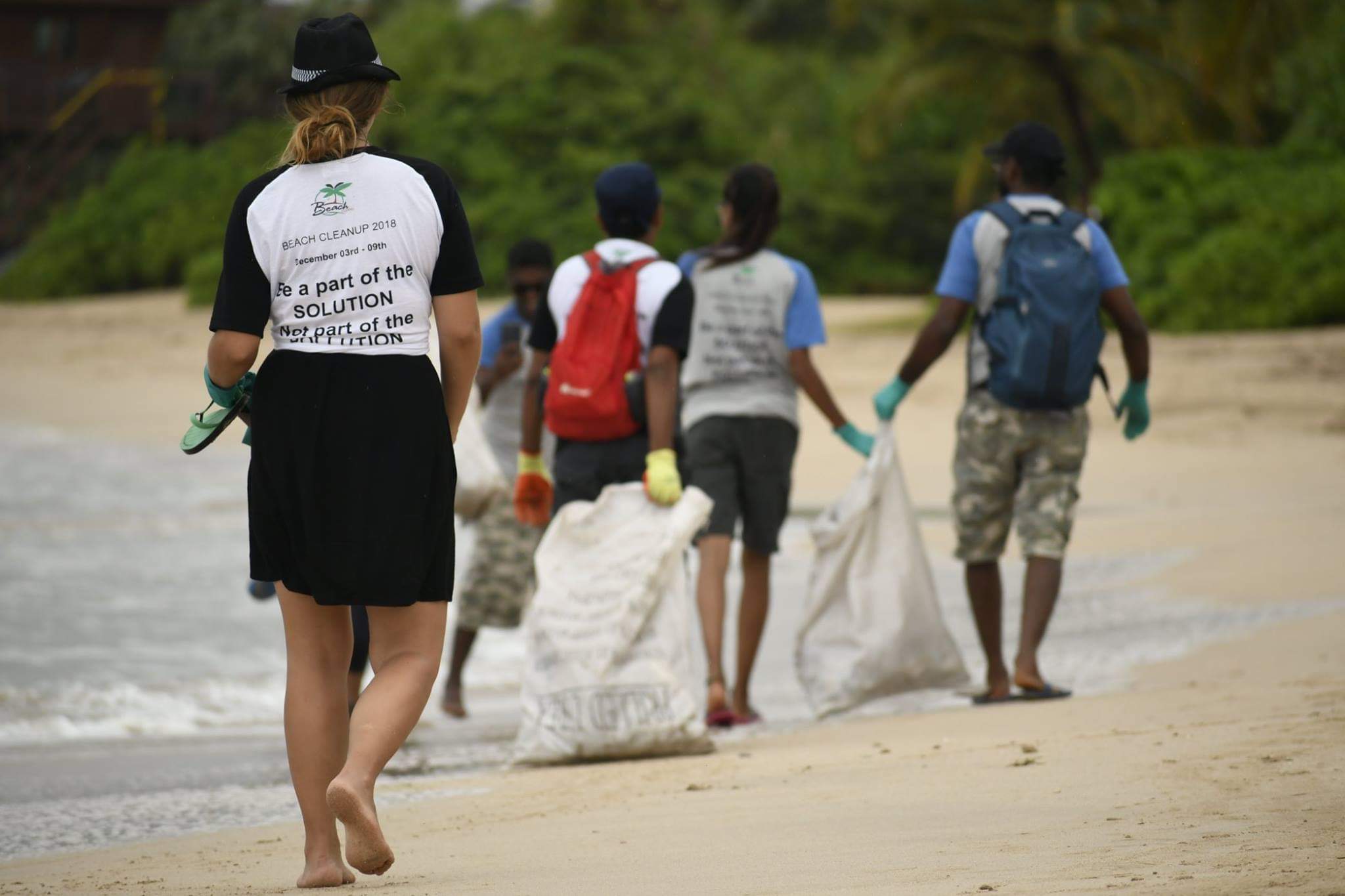 Local volunteers are making Sri Lanka’s beaches clean again - BrightVibes